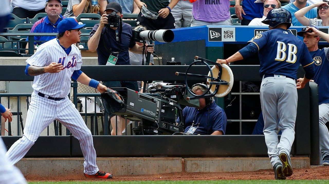 Bat boy interferes with Mets’ Wilmer Flores, leading to Terry Collins ...