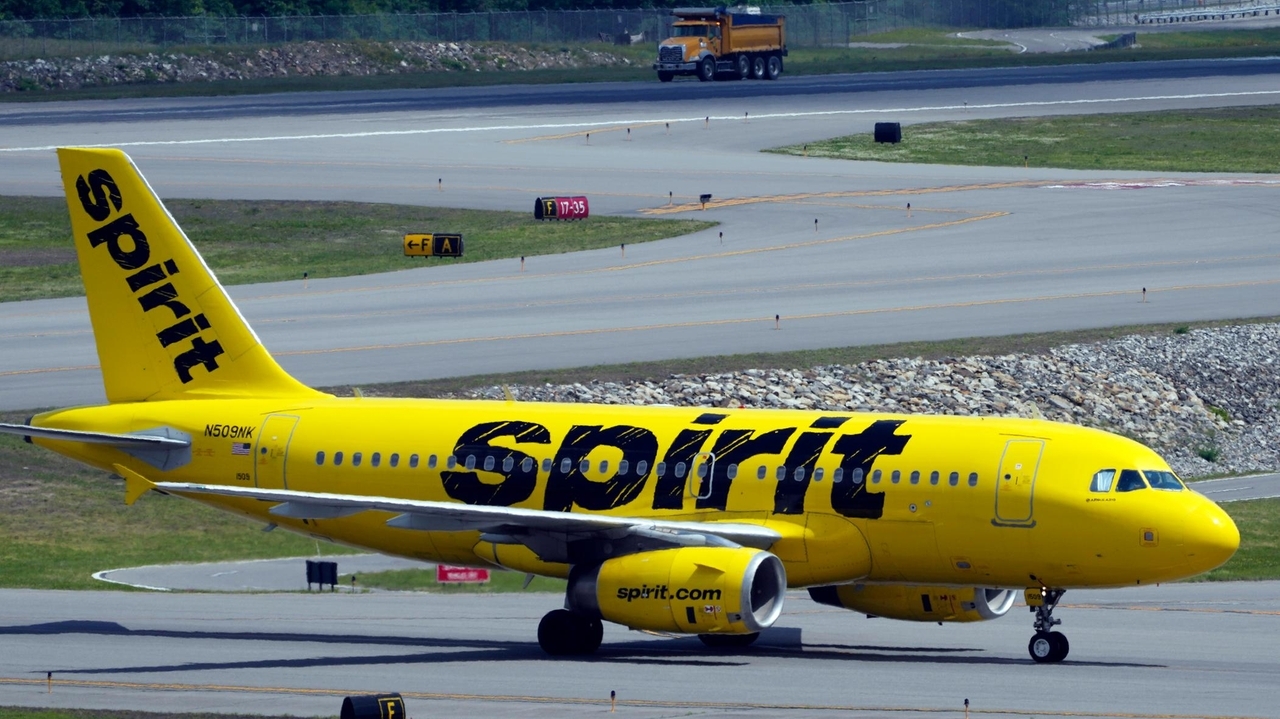 Spirit flight ordered to alter course from Air Force One over Long ...