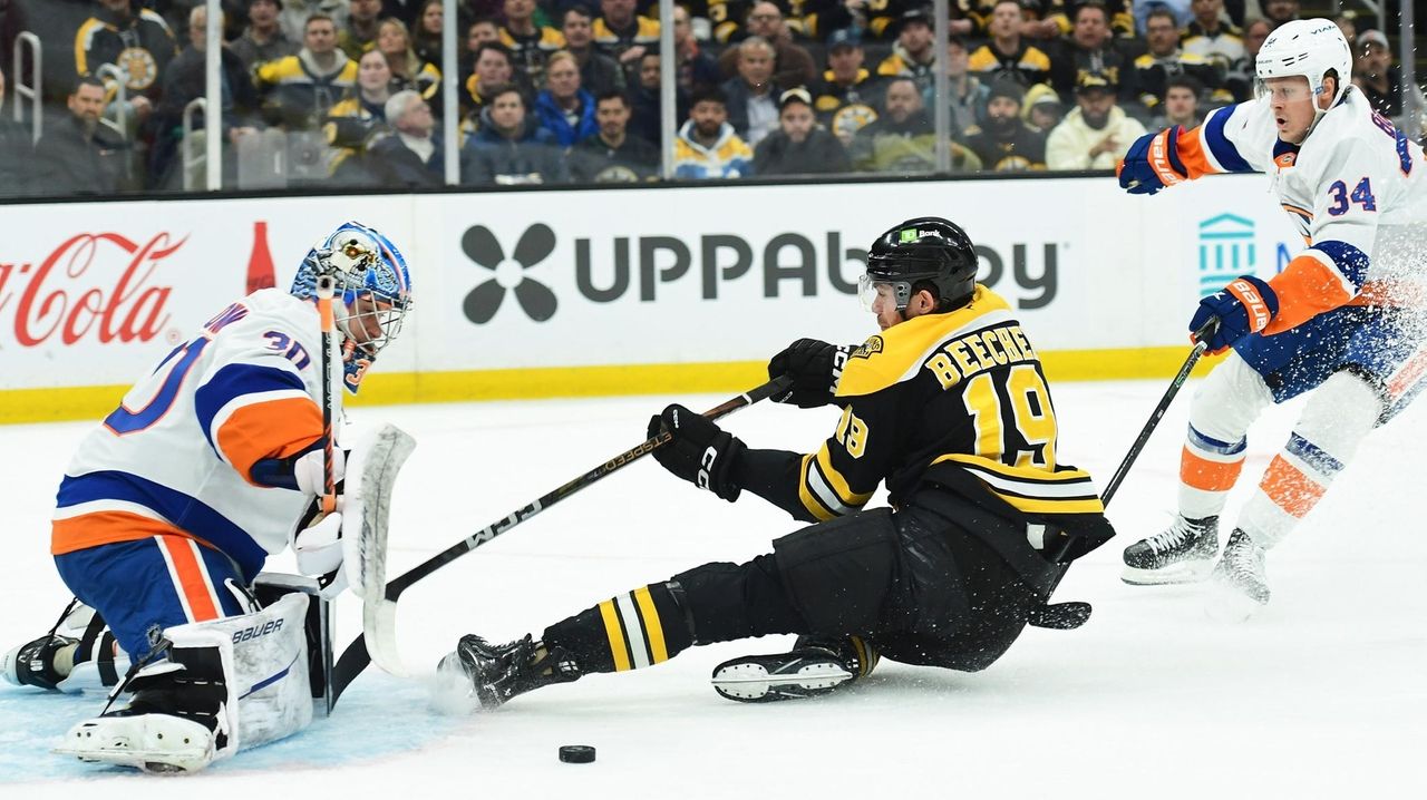 Islanders' Ilya Sorokin strong in goal in win over Bruins - Newsday