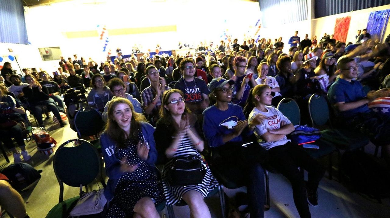 Watch party ‘truly an amazing experience’ for some Hofstra students ...