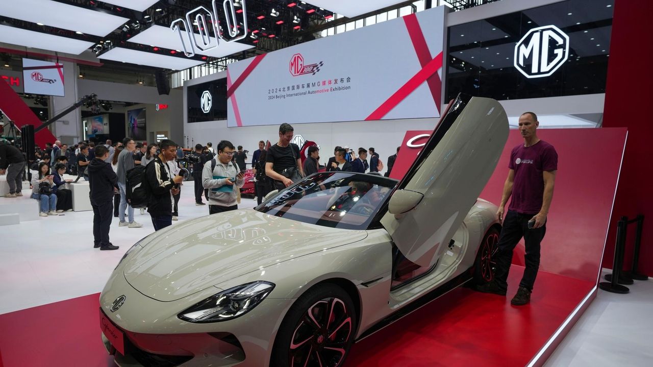Chinese automakers redefine the car as a living space at Beijing Auto ...