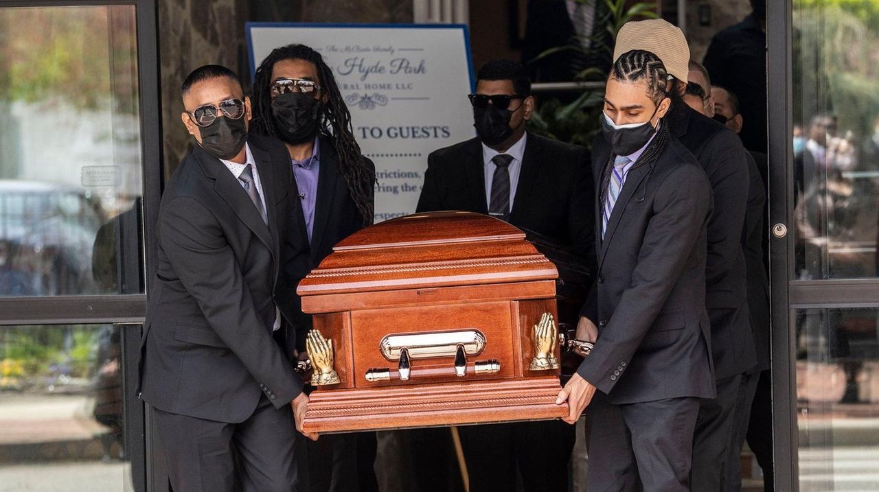 Friends and family say farewell to Stop & Shop store manager Ray ...