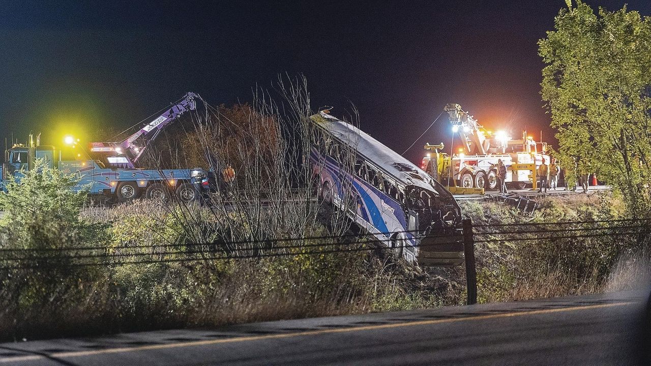 Lawyers for victims' families scrutinize NTSB documents on Farmingdale ...