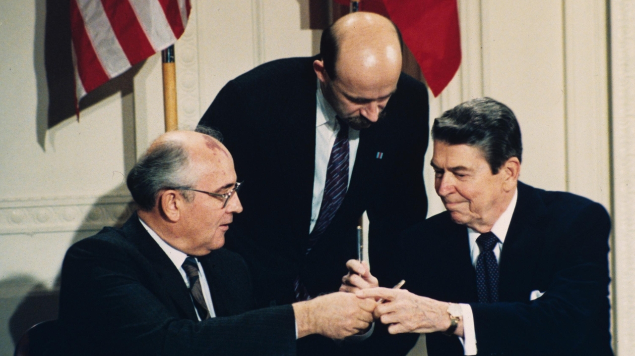 NATO freezes a Cold War-era security pact after Russia pulls out ...