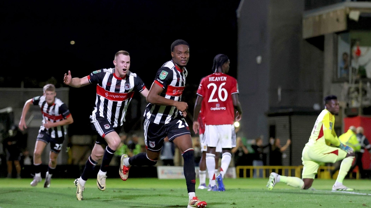 Man United humiliated in penalty shootout loss to 4th-division team Grimsby Town in League Cup ...