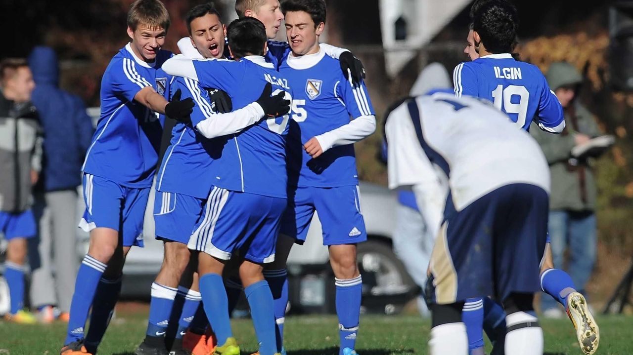 Mario Arreola helps lead Mattituck boys to soccer semifinal victory ...