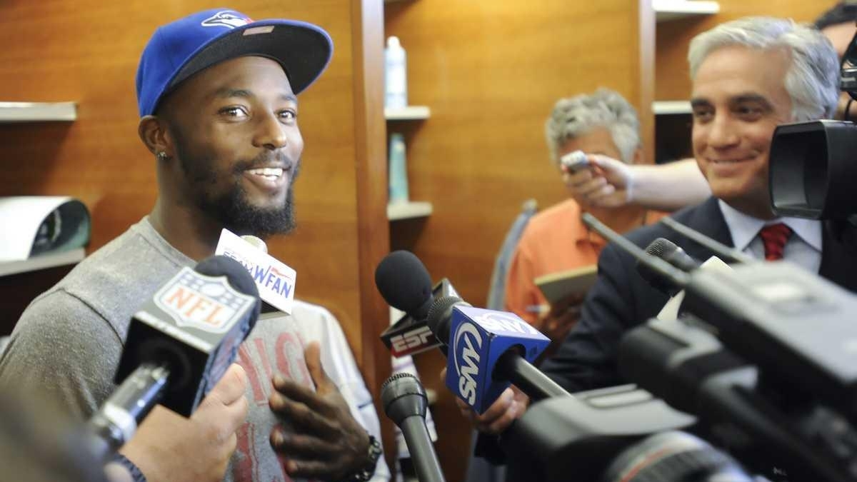 Santonio Holmes says 2-QB system can't work in NFL - Newsday