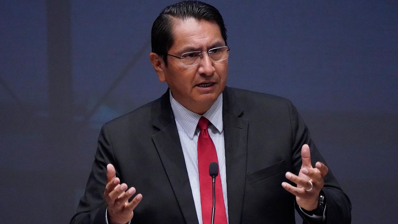 Former Navajo Nation president announces his candidacy for Arizona's ...