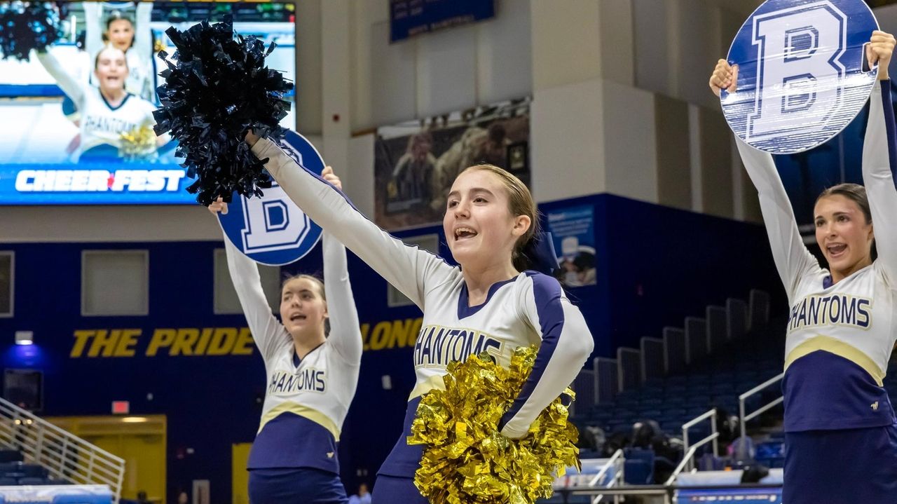 Newsday Cheer Fest 2025: Bayport-Blue Point - Newsday