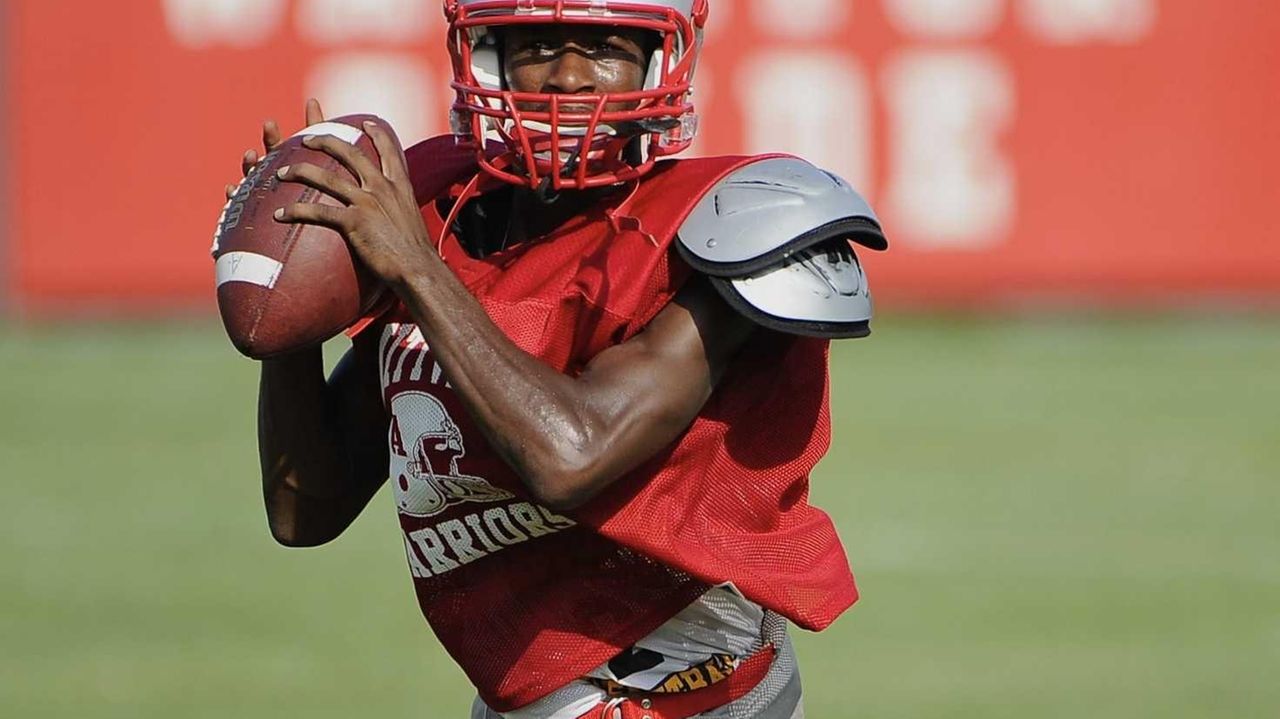 Sean Walters hits Asante Little on conversion pass to win it - Newsday