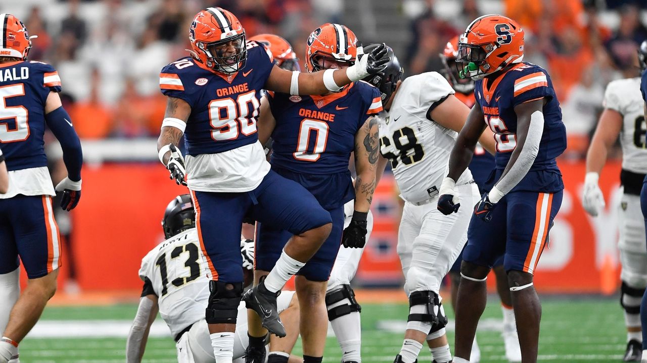 Syracuse scores 26 unanswered points after sluggish start to defeat ...