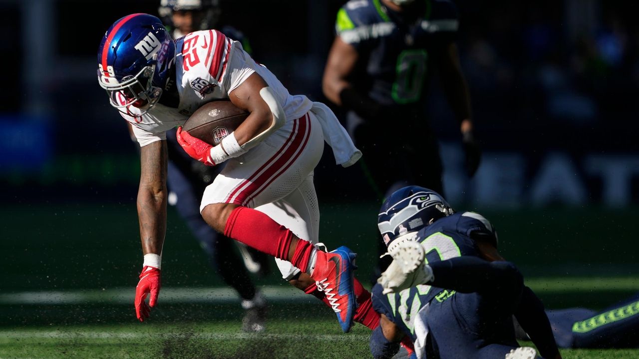 Giants rookie Tyrone Tracy makes the most of his start - Newsday