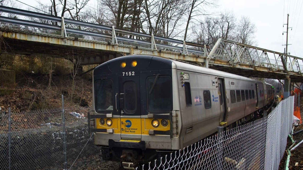 LIRR to demolish, replace 118-year-old Great Neck bridge - Newsday