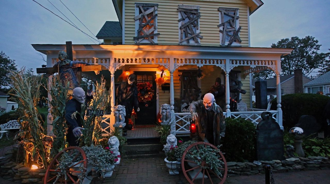 Oceanside house creates Sleepy Hollow theme for Halloween - Newsday