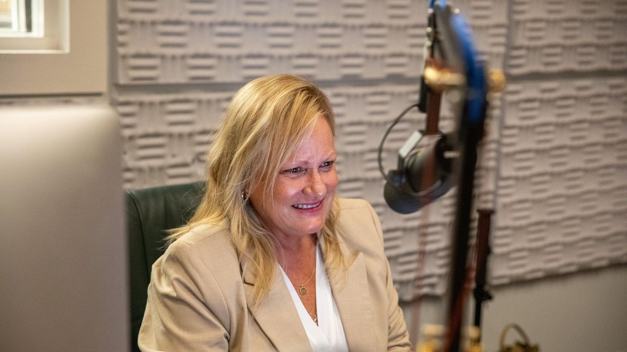 Allison Van Cott-McEntee of Stony Brook started a radio show after ...