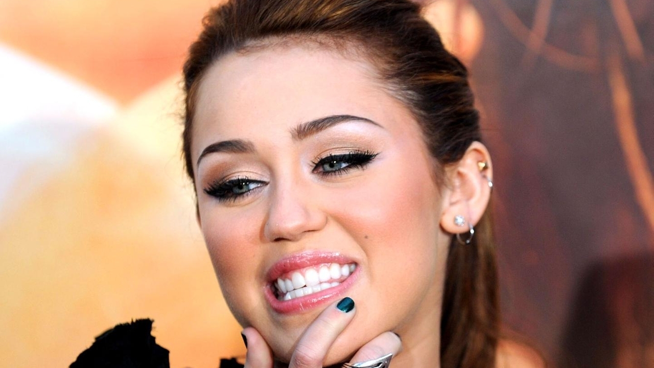 Celebs affected by volcano's eruption, too - Newsday