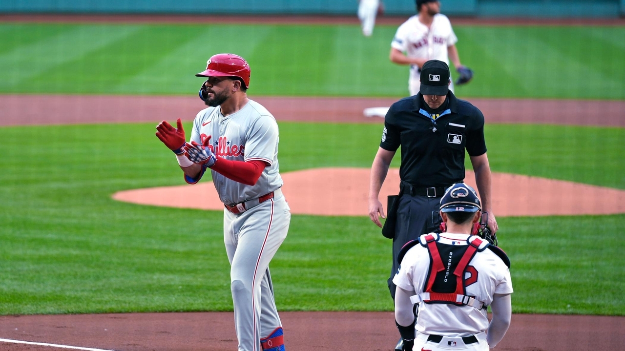 Schwarber hits 2 homers, Wheeler picks up 8th straight win in Phillies ...
