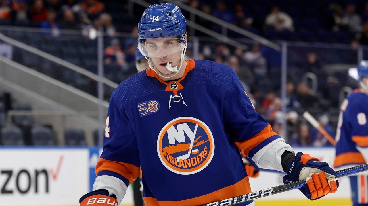 Islanders' playoff push stalled by Capitals' goal barrage - Newsday