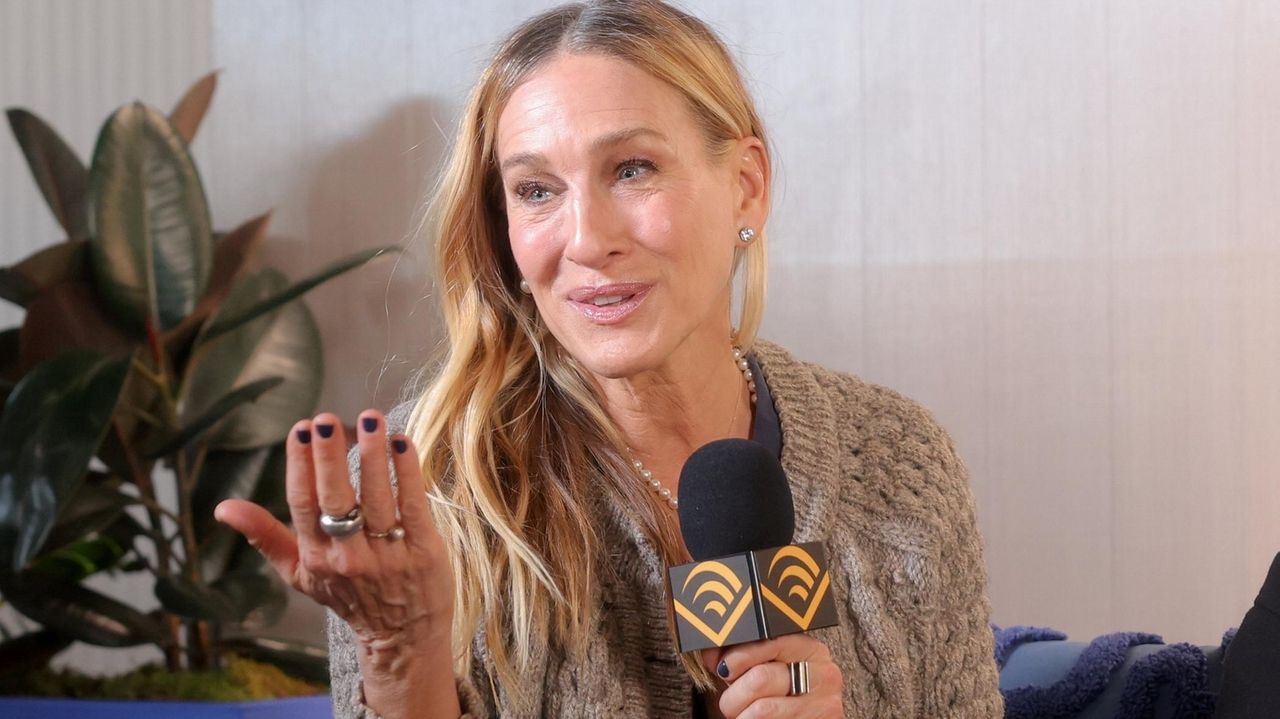 Sarah Jessica Parker and mother talk about their love of books at ...