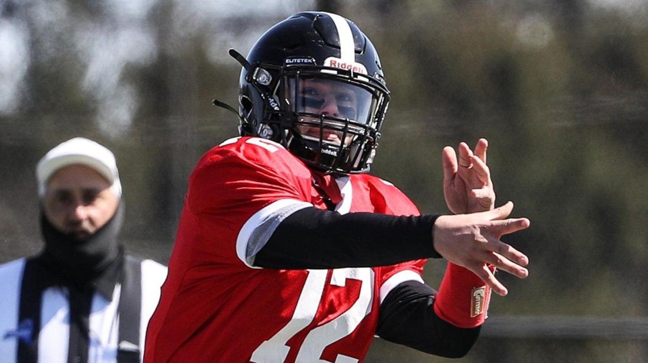 Photos: Massapequa vs. Syosset football - Newsday