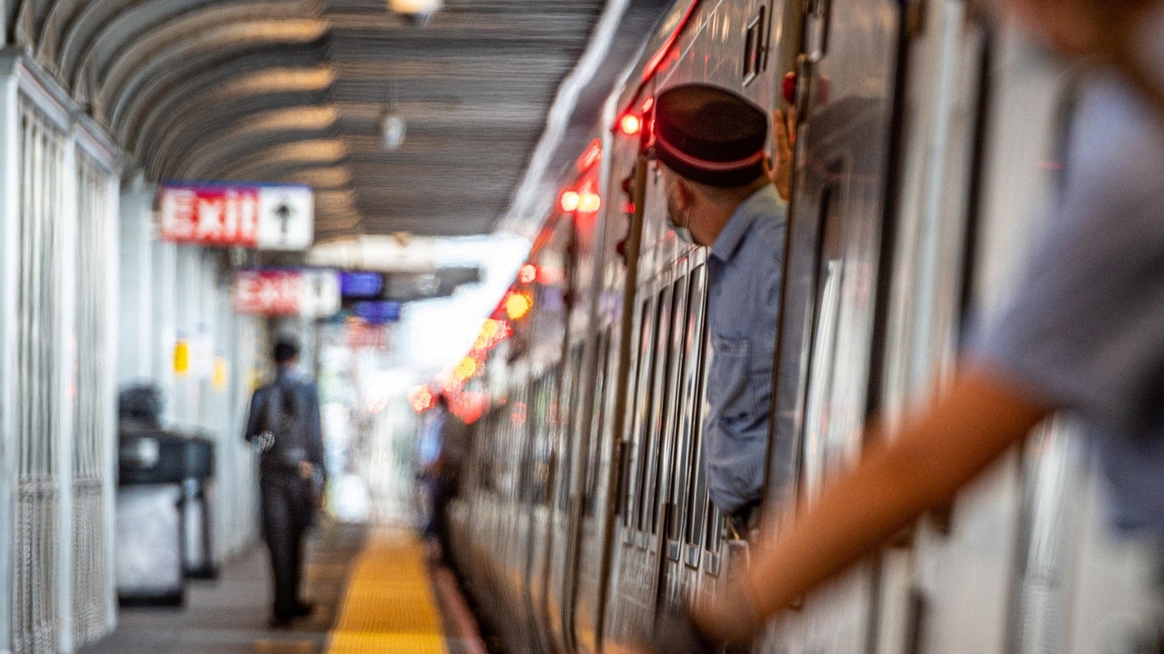 MTA resumes using Twitter for rider alerts - Newsday