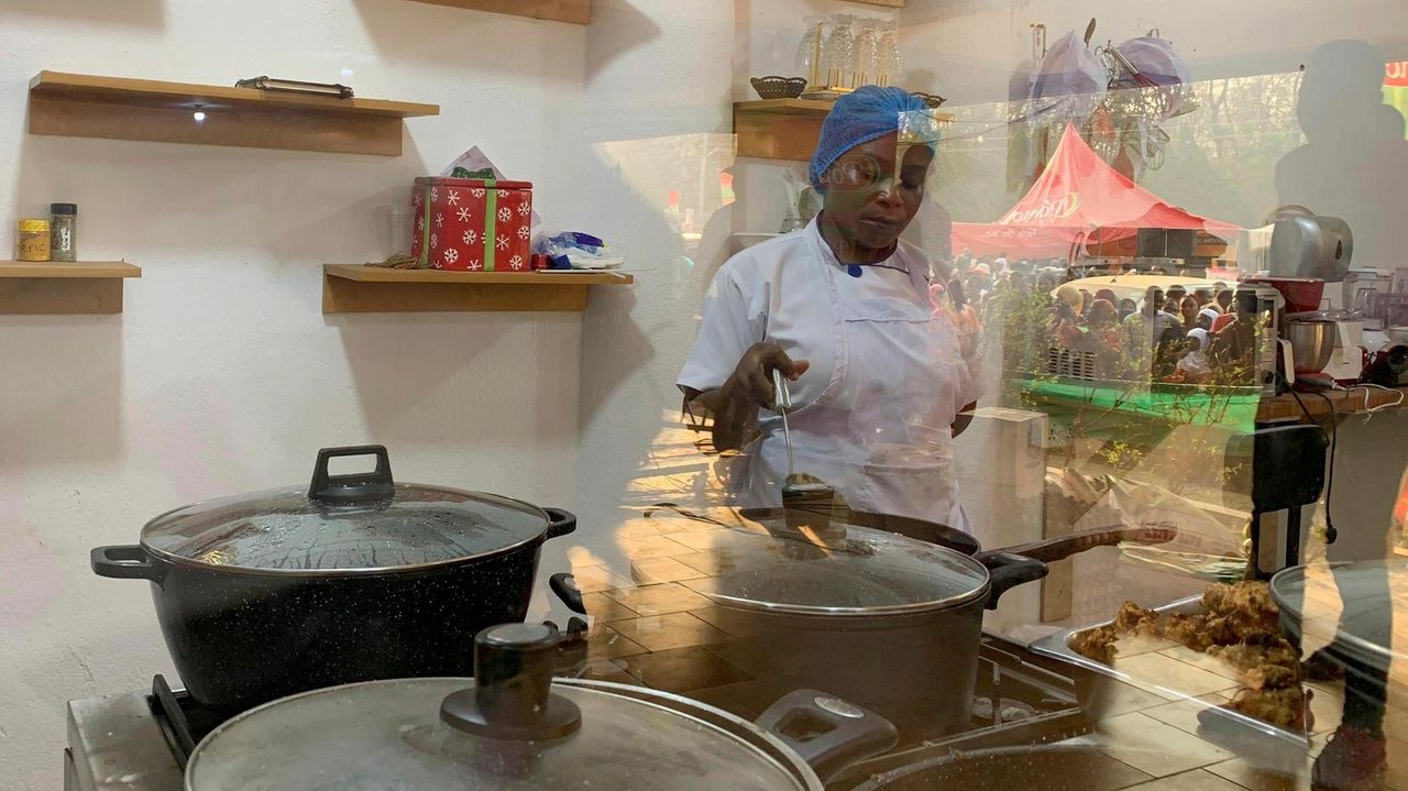 With banku and jollof rice, Ghanian chef tries to break world cook-a ...