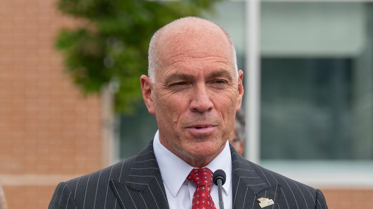 Six labor organizations break with LIRR's largest union - Newsday