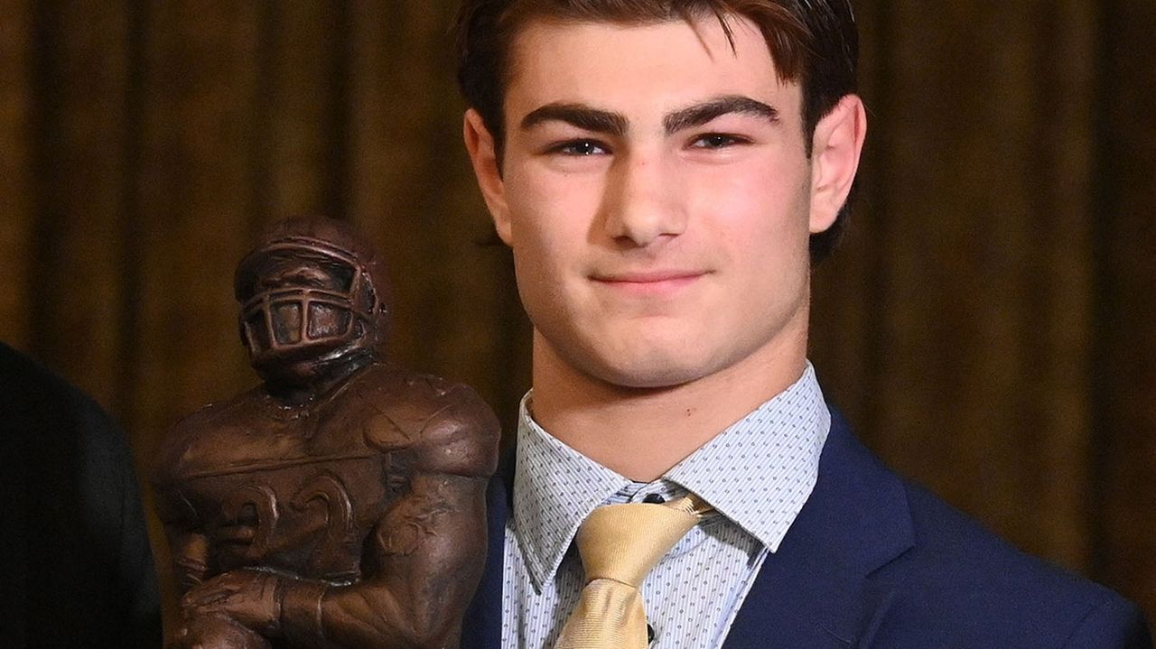Wantagh football's Dylan Martini wins Thorp Award - Newsday