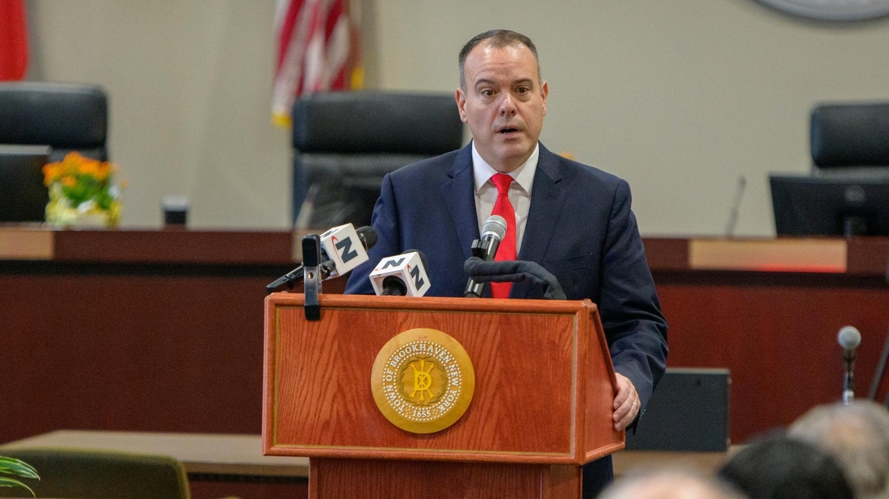 Brookhaven landfill to stay open another 2 years, Town Supervisor Dan ...