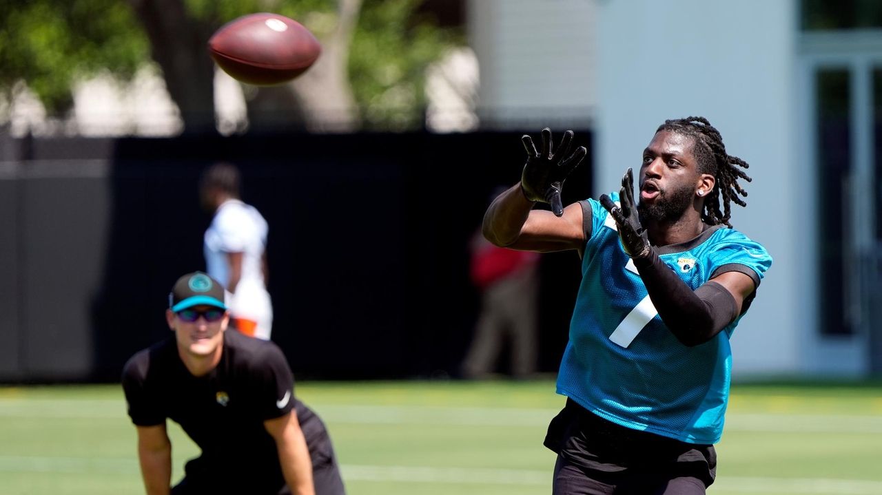 Jaguars WR Brian Thomas Jr., the 23rd overall draft pick, signs a 4 ...