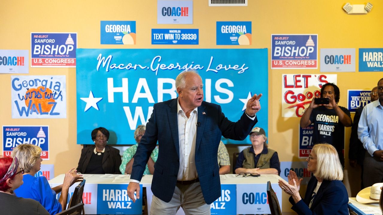 Walz attends Michigan-Minnesota college football game before final prep ...