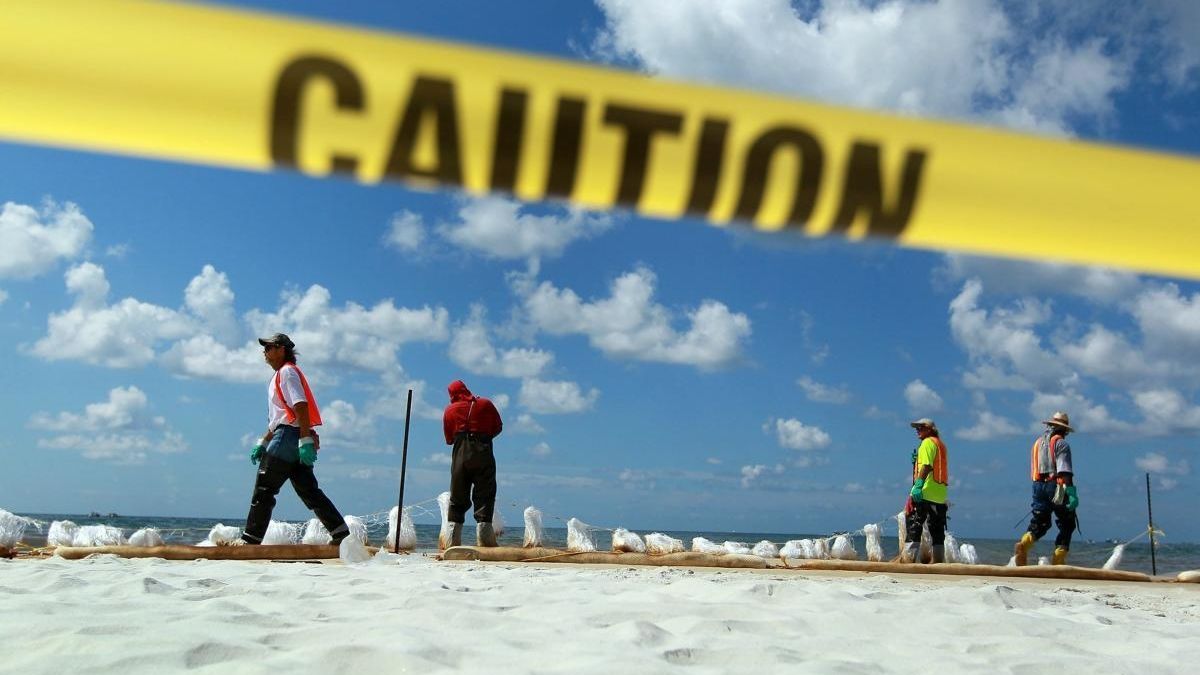 Oil spill affects tourism in Florida Panhandle - Newsday