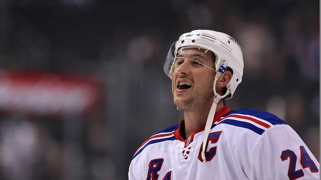 Ryan Callahan to miss 3-4 weeks with broken thumb - Newsday