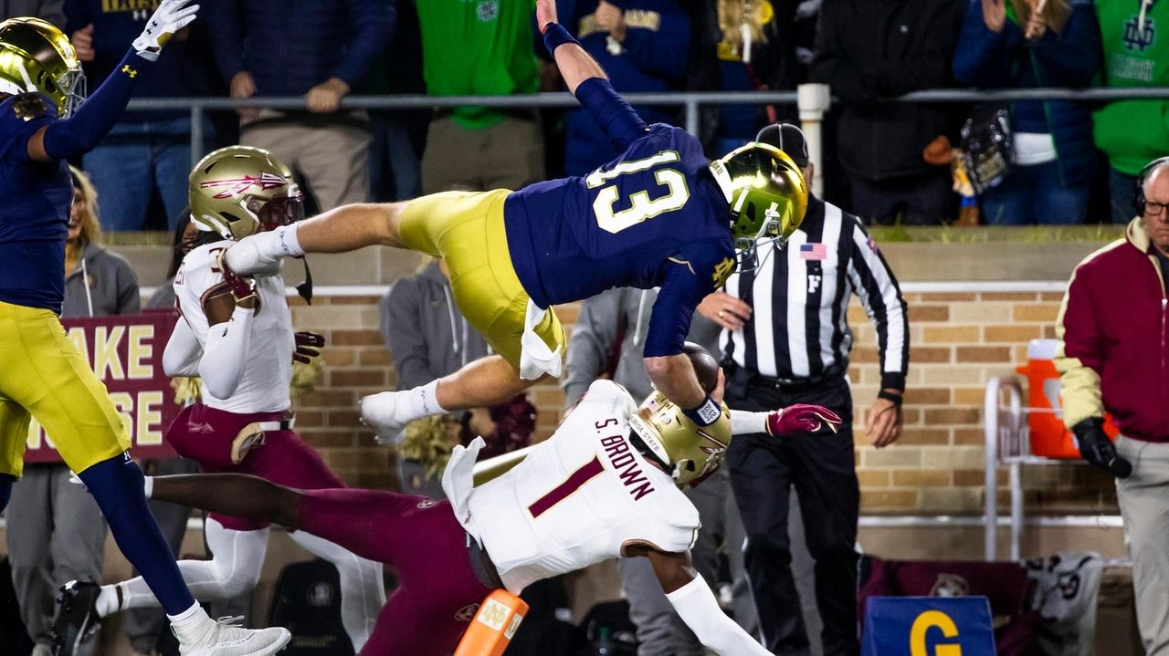 Riley Leonard runs for 2 TDs, throws a TD pass and No. 10 Notre Dame routs Florida State 52-3 ...