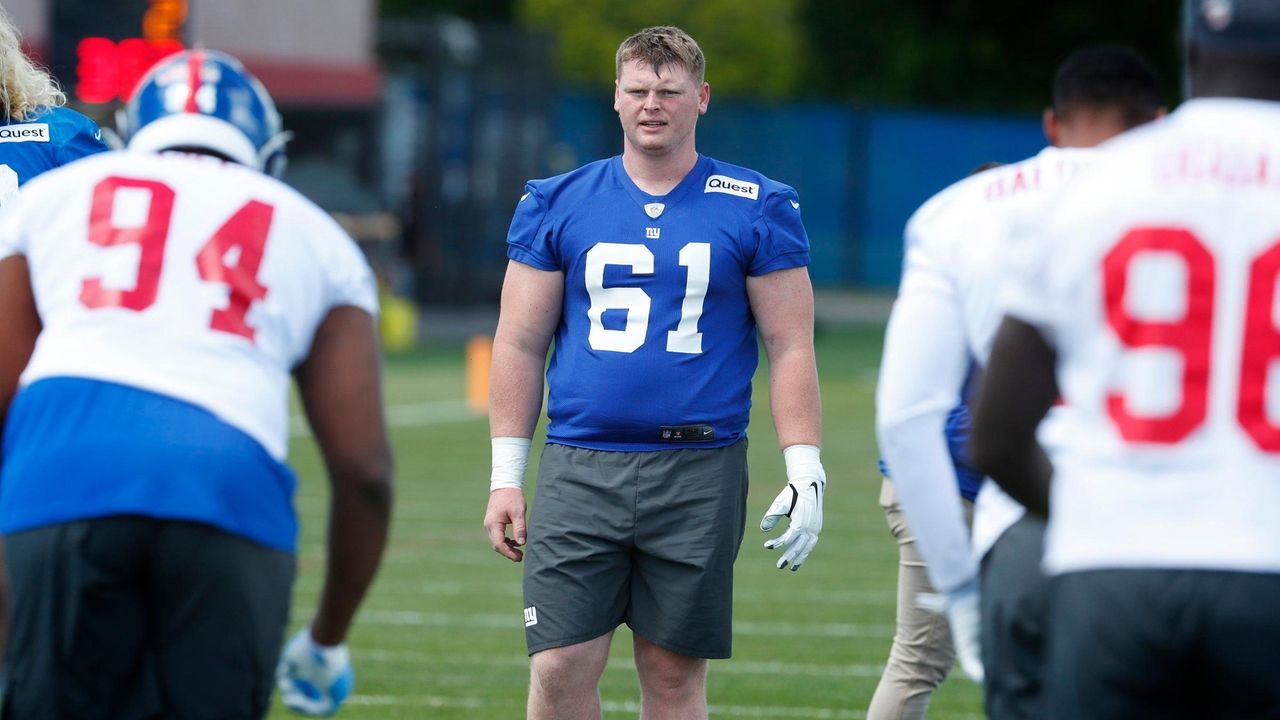 Dead ball snap for Giants? It's up to QB Jones - Newsday