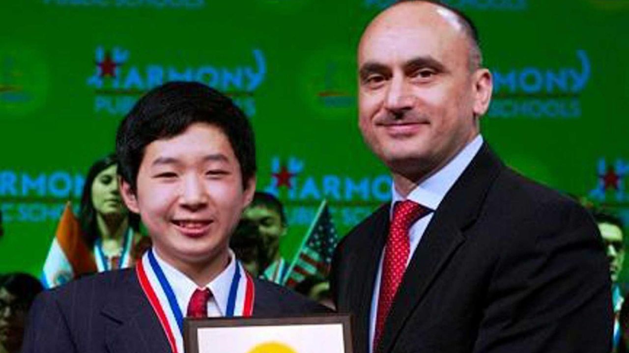 Suffolk: 2 LI students win awards at I-SWEEEP Science Fair - Newsday