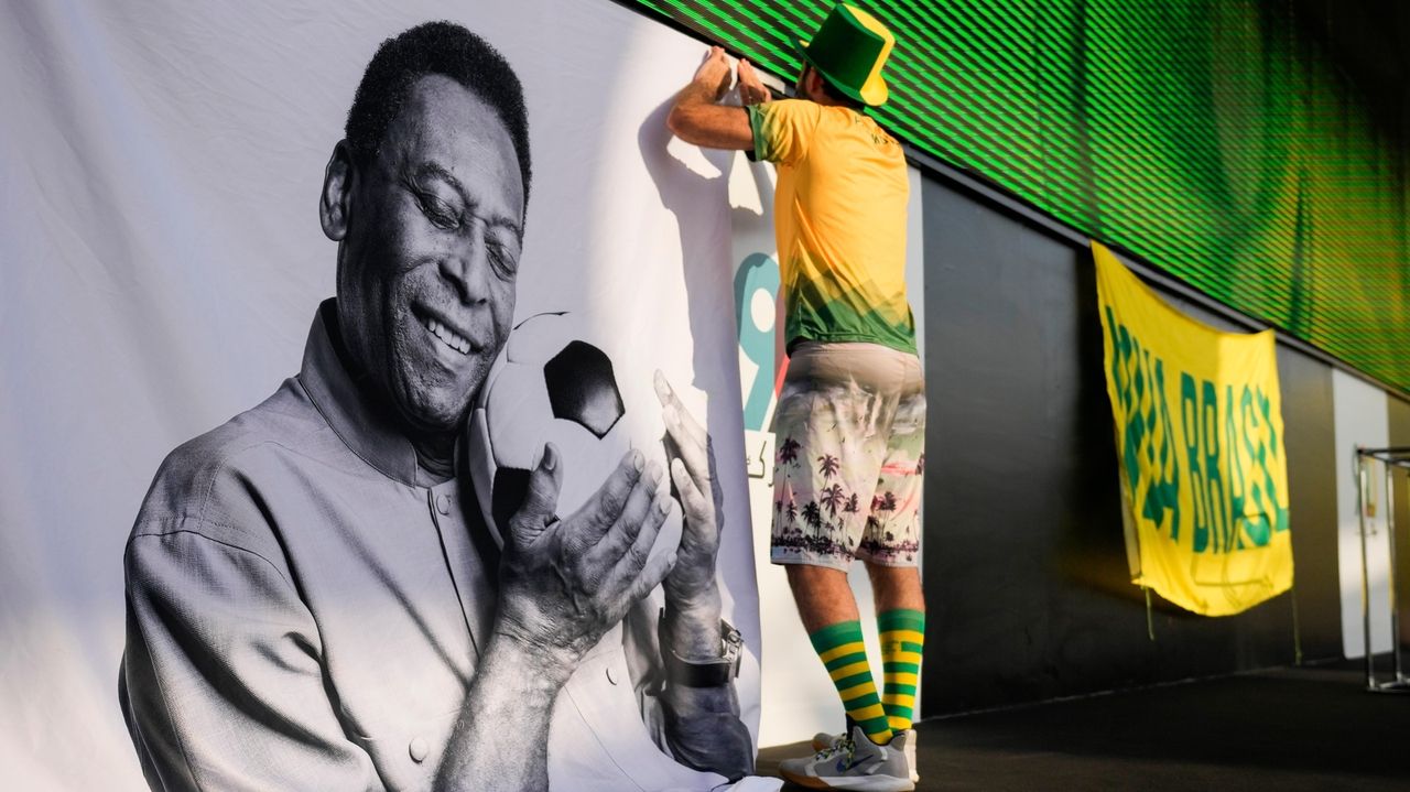 Image of Pelé shines bright for Brazilian fans at World Cup - Newsday