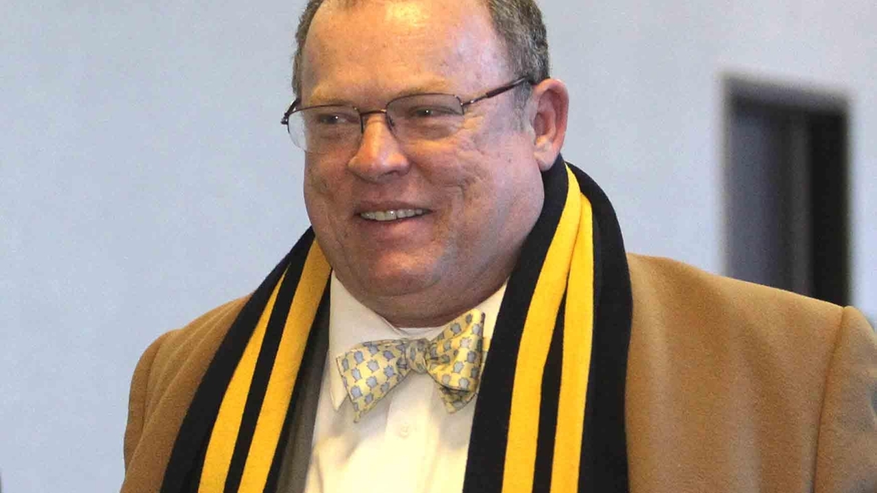 Guldi spars with prosecutor - Newsday