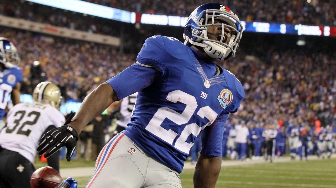 Giants running backs past and present bemoan new helmet rule - Newsday