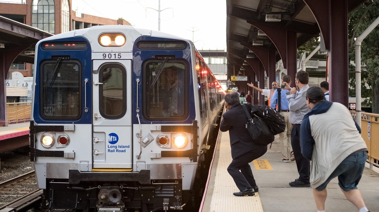 LIRR partly to blame for defective train cars - Newsday