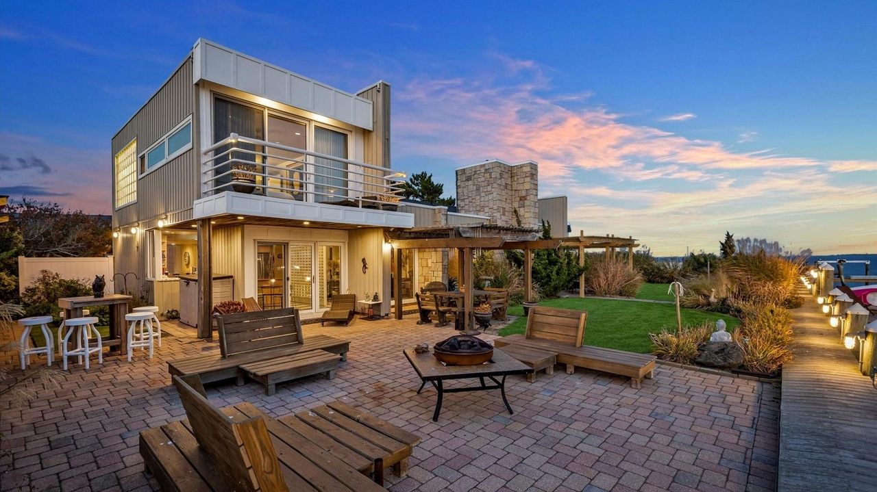 Modern Copiague home on Great South Bay on market for $1.7 million ...