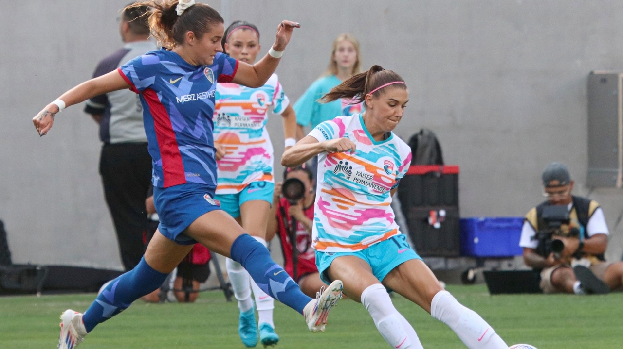 North Carolina Courage defeats San Diego Wave 4-1 in Alex Morgan's ...