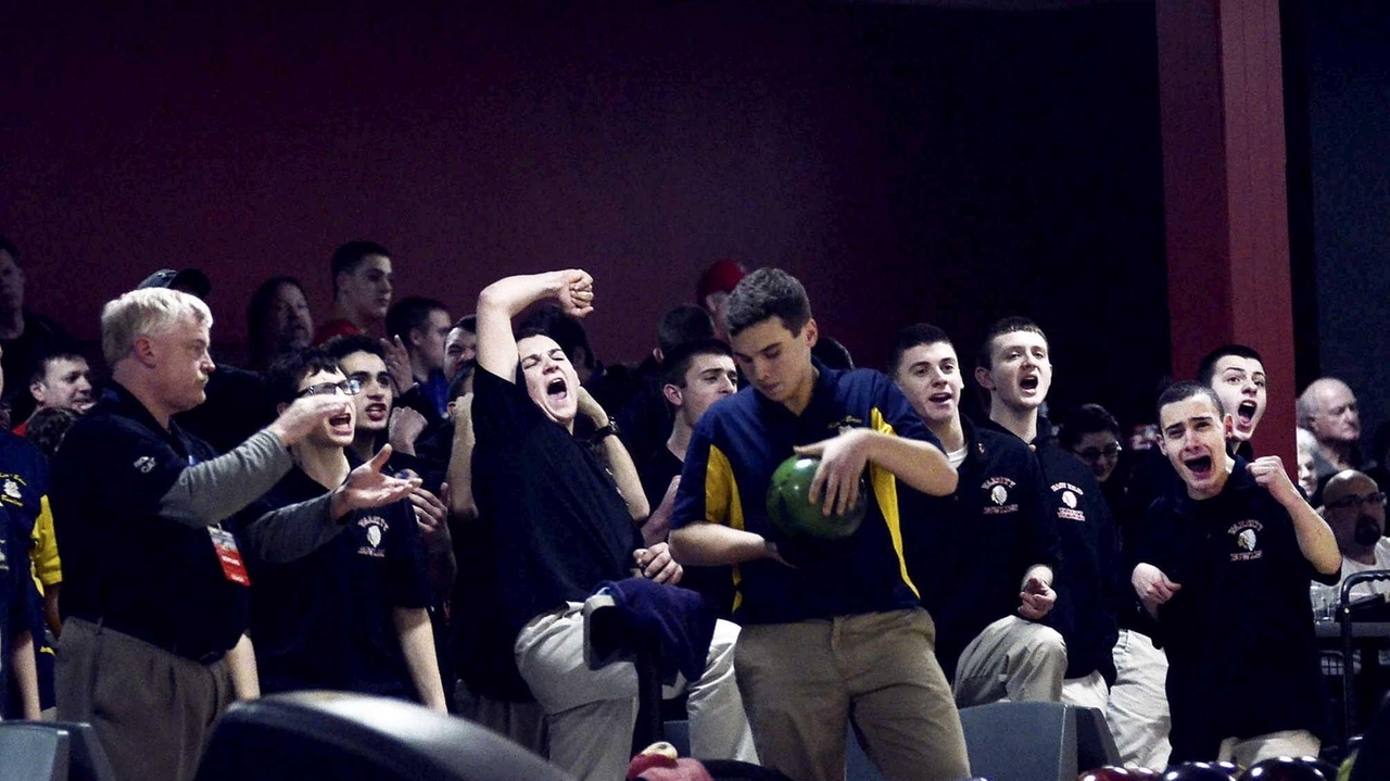East Islip boys bowling reclaims its spot as state champs - Newsday