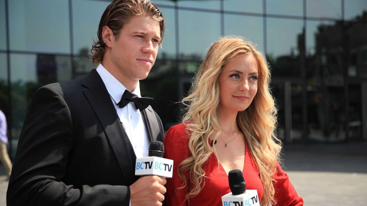 Islander Matt Martin covering MTV VMAs red carpet at Barclays Center ...