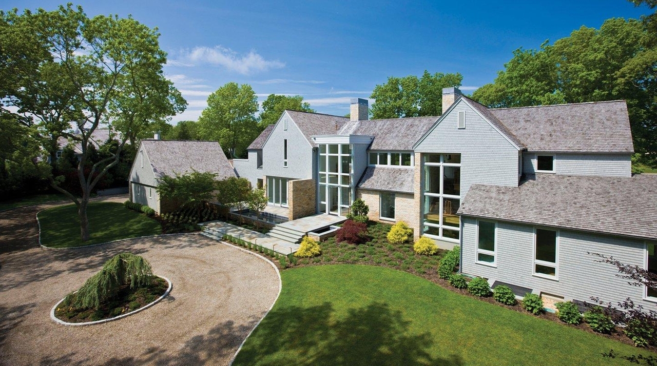 Peter Cook-designed mansion in East Hampton - Newsday