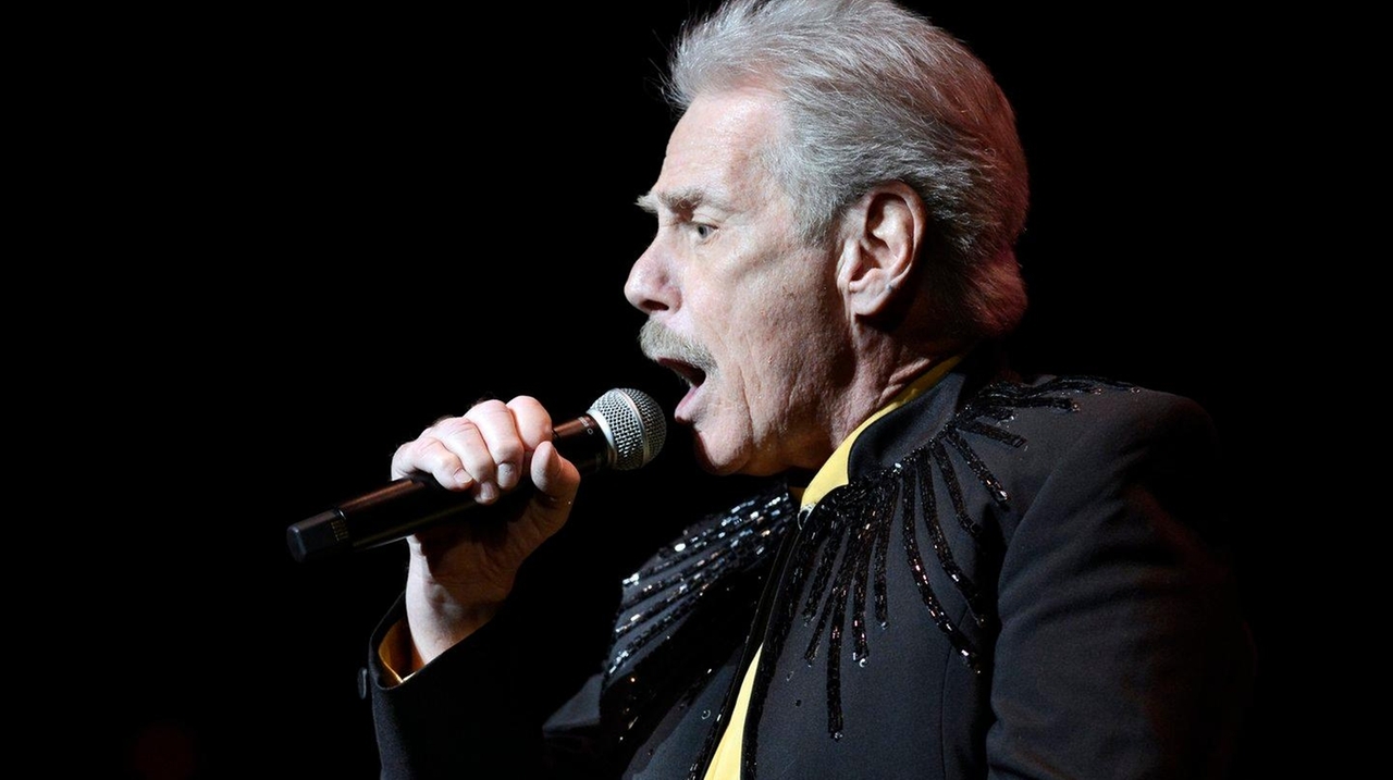 Jimmy Beaumont, lead singer of the Skyliners, dies at 76 - Newsday