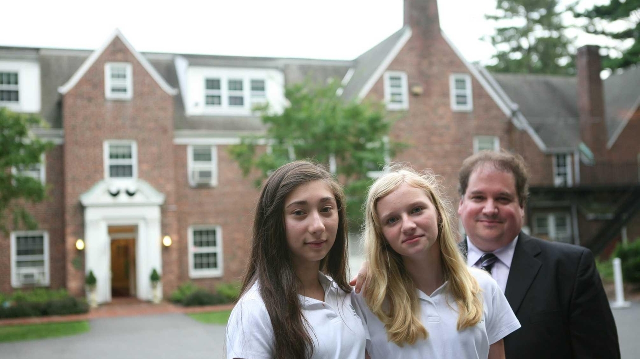 School to honor philanthropist McLean - Newsday