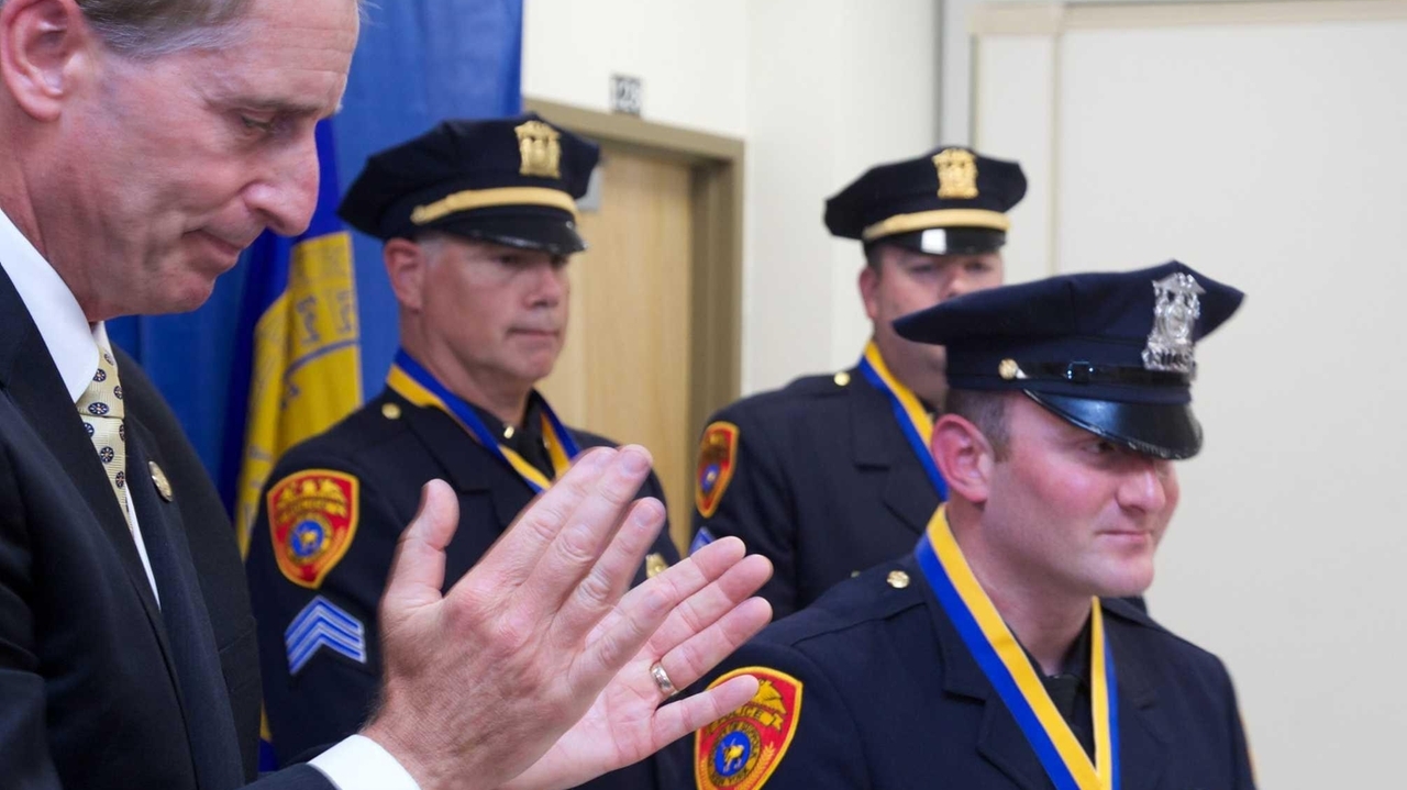 Suffolk police officers honored for role in ending deadly 2013 standoff ...