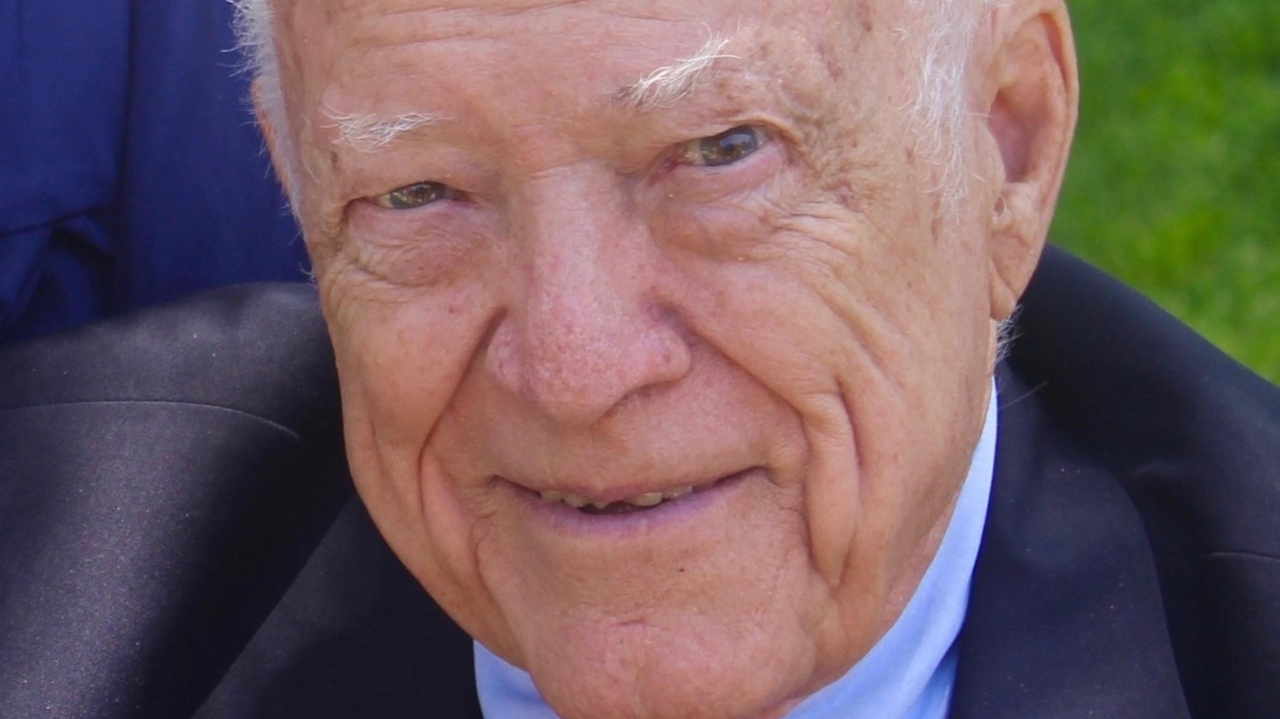 Donald W. Gross dies at 92; was former Genovese executive - Newsday