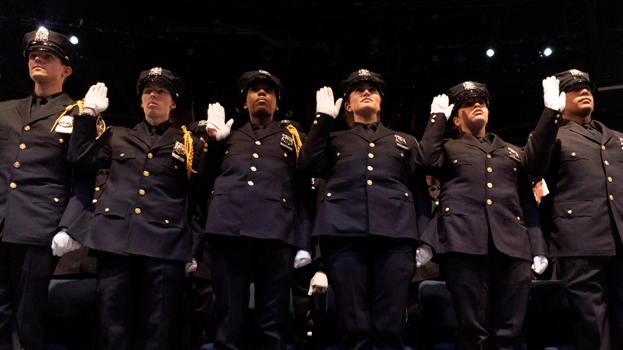 NYC reaches tentative police contract with PBA officials, Mayor Eric ...